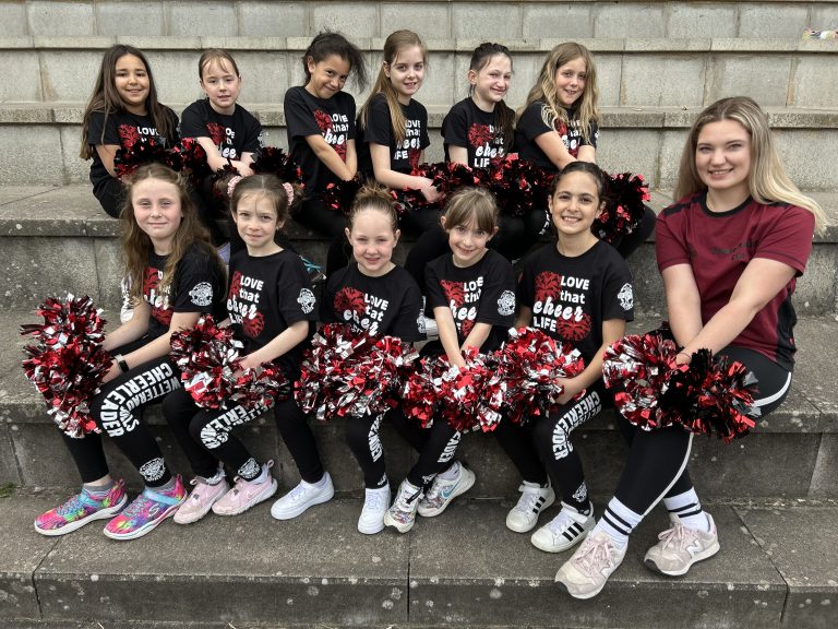 Cheerleader – Wetterau Bulls